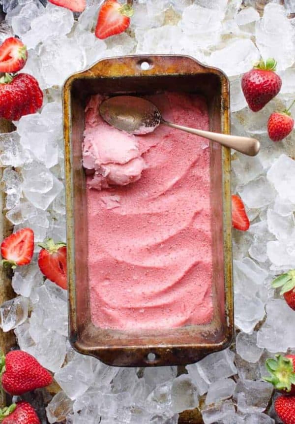 4 Ingredient Strawberry Frozen Yogurt