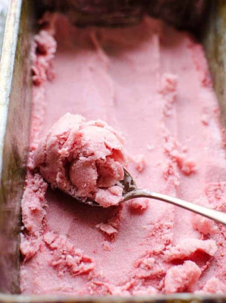 4 Ingredient Strawberry Frozen Yogurt
