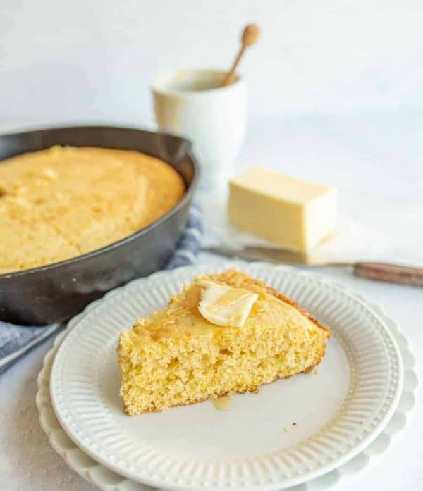 Easy Cornbread Recipe Moist Fluffy Homemade Cornbread