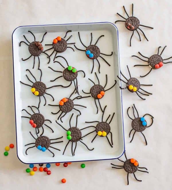 Oreo Spider Halloween Snack | Easy Halloween Treats & Party Food Idea!