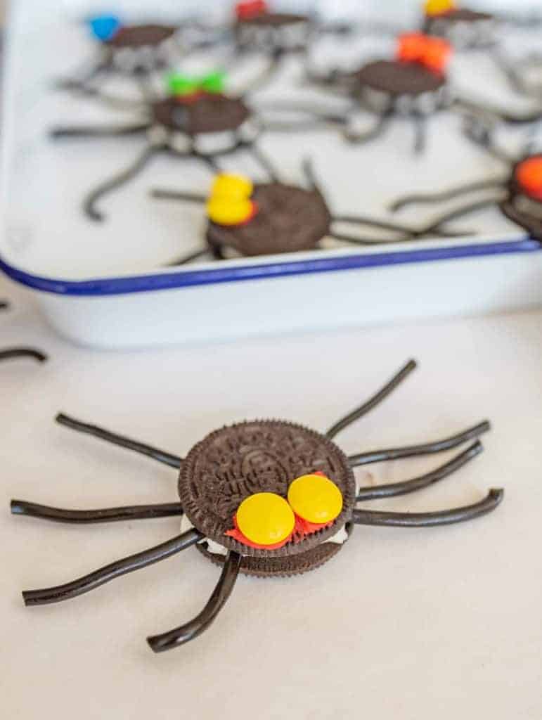 Oreo Spider Halloween Snack | Easy Halloween Treats & Party Food Idea!