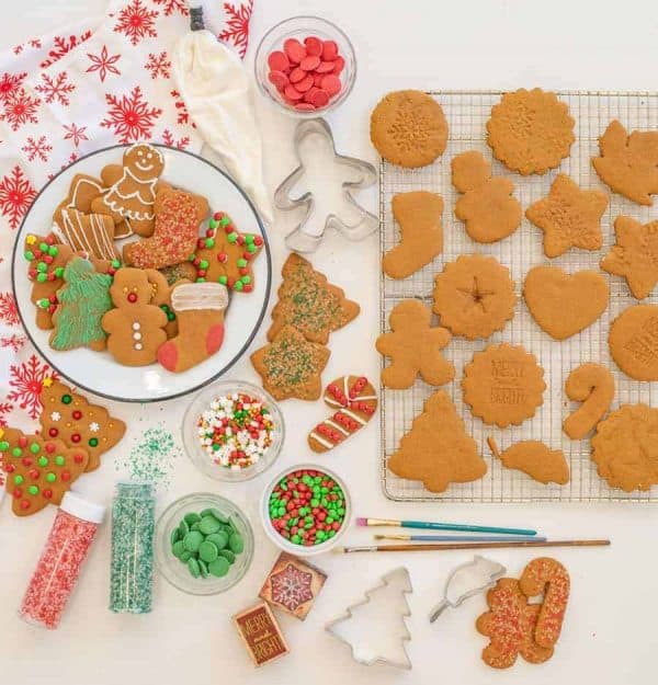 6 Simple Ways to Decorate Gingerbread Cookies — Bless this Mess
