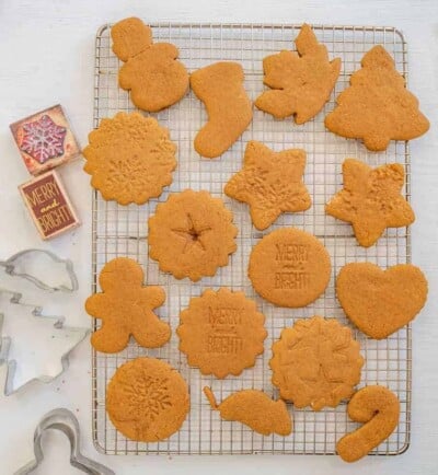 6 Simple Ways to Decorate Gingerbread Cookies — Bless this Mess