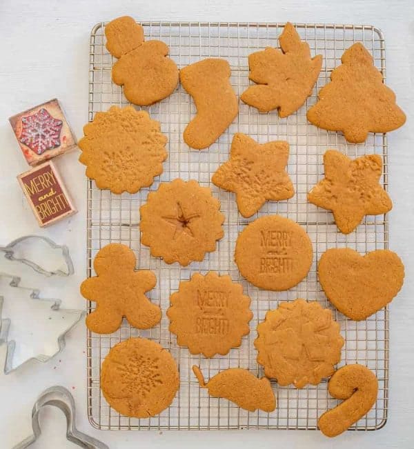 6 Simple Ways to Decorate Gingerbread Cookies — Bless this Mess