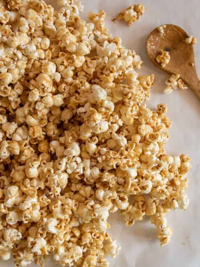 How to Pop Popcorn in a Paper Bag in the Microwave