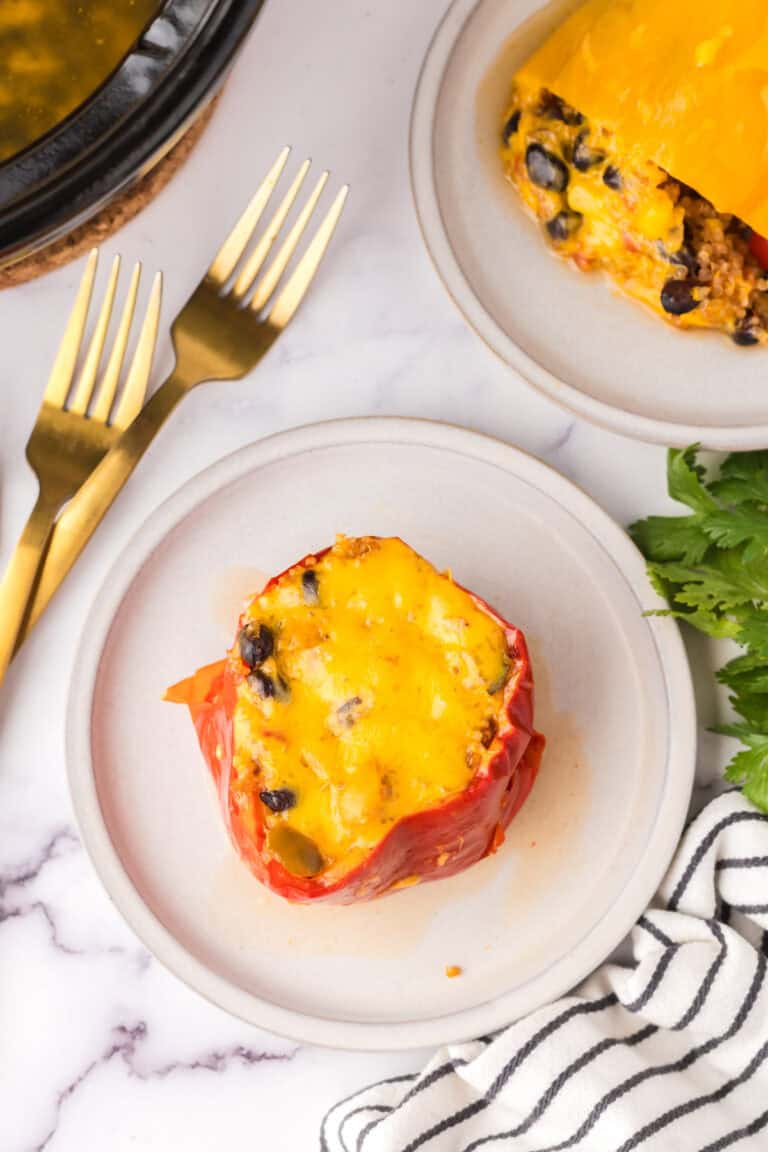 Slow Cooker Stuffed Bell Peppers with Quinoa & Black Beans | Vegetarian