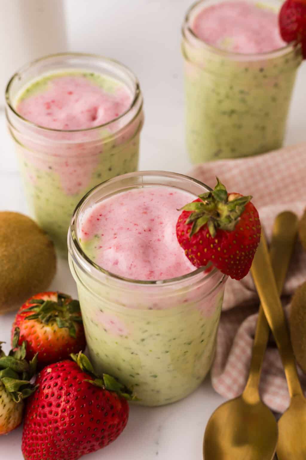 Strawberry Kiwi Smoothie — Bless this Mess