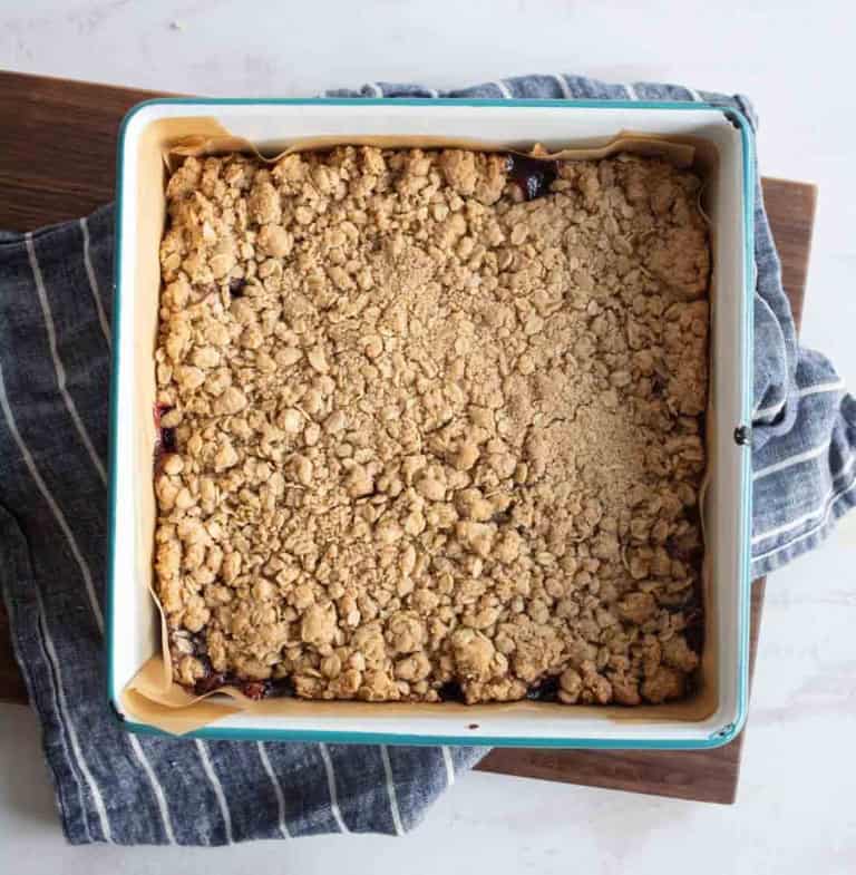 Simple 3-Layer Raspberry Oatmeal Bars Recipe % Bless this Mess